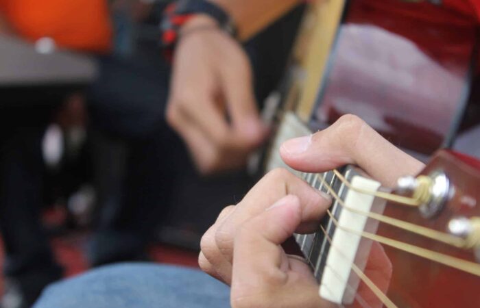 20 Guitar Tips For Beginners: Essential Learning Guide