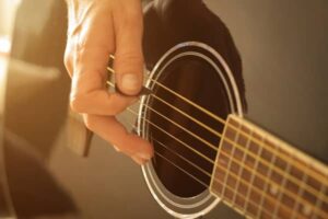 Master The Best Way To Hold A Guitar Pick Effectively